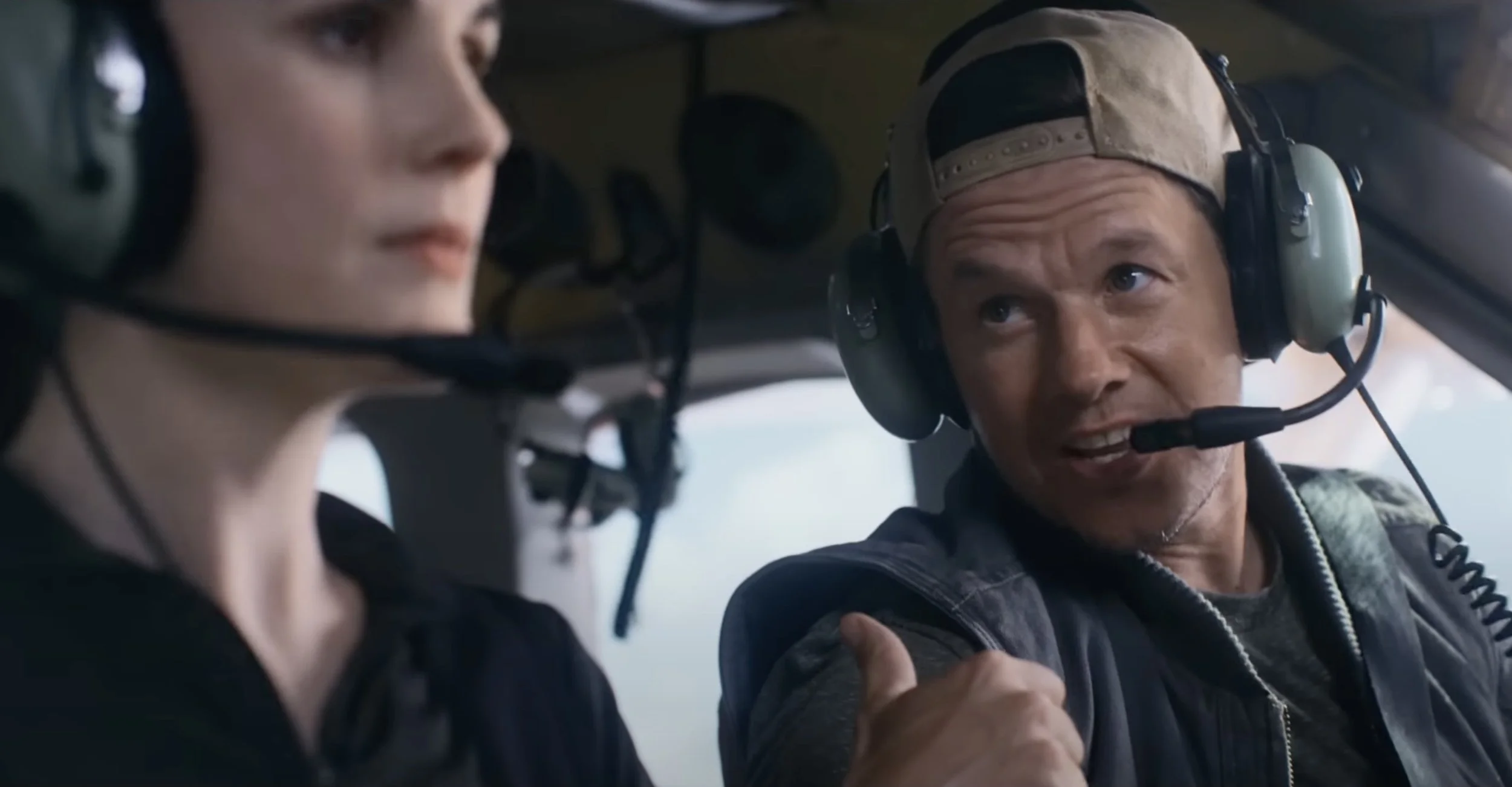 Trailer For Mark Wahlberg's New Airplane-Set Thriller FLIGHT RISK directed By Mel Gibson ...